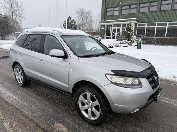 Grey Hyundai Santa Fe 2007 in Vilnius, with an engine capacity of 2.19 L and mileage of 378 thousand km for 1950 €, photo 3 on AUTOMOTO.COM.LV