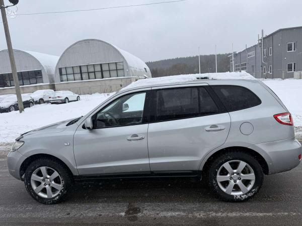 Grey Hyundai Santa Fe 2007 in Vilnius, with an engine capacity of 2.19 L and mileage of 378 thousand km for 1950 €, photo 7 on AUTOMOTO.COM.LV