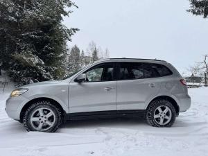 Grey Hyundai Santa Fe 2007 in Utena, with an engine capacity of 2.19 L and mileage of 215 thousand km for 4200 €, photo 6 on AUTOMOTO.COM.LV
