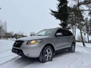 Grey Hyundai Santa Fe 2007 in Utena, with an engine capacity of 2.19 L and mileage of 215 thousand km for 4200 €, photo 24 on AUTOMOTO.COM.LV