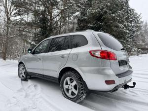 Grey Hyundai Santa Fe 2007 in Utena, with an engine capacity of 2.19 L and mileage of 215 thousand km for 4200 €, photo 26 on AUTOMOTO.COM.LV
