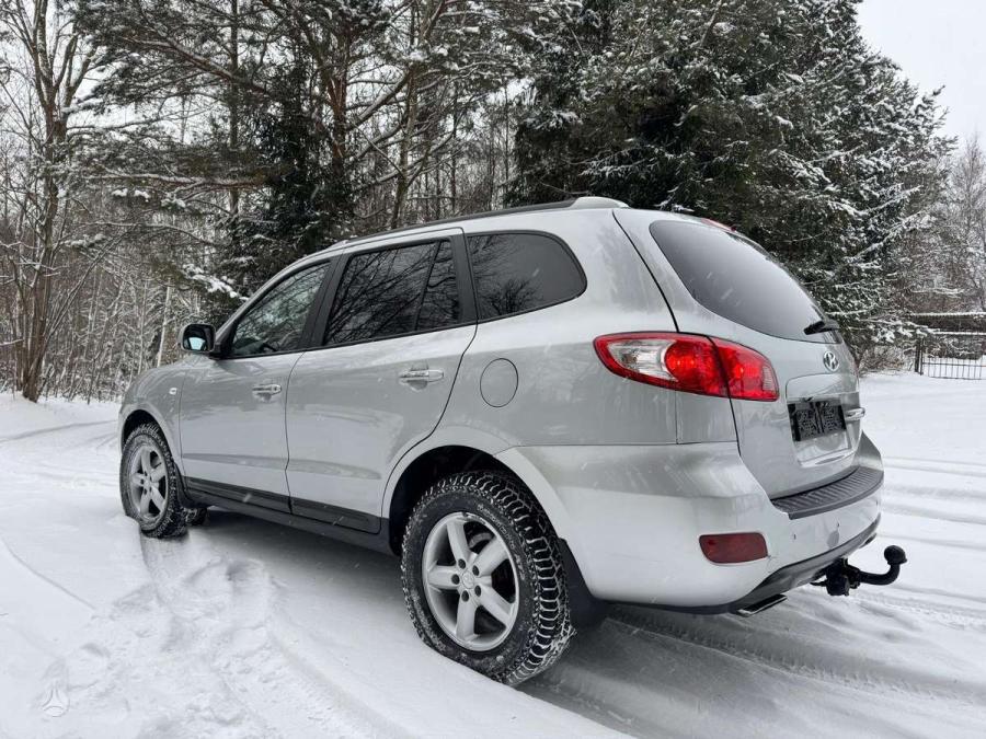 Grey Hyundai Santa Fe 2007 in Utena, with an engine capacity of 2.19 L and mileage of 215 thousand km for 4200 €, photo 26 on AUTOMOTO.COM.LV