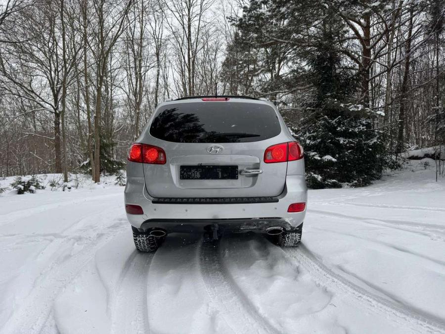 Grey Hyundai Santa Fe 2007 in Utena, with an engine capacity of 2.19 L and mileage of 215 thousand km for 4200 €, photo 29 on AUTOMOTO.COM.LV