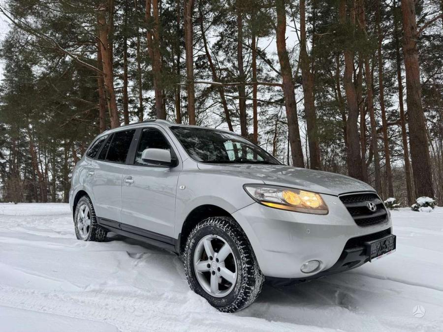 Grey Hyundai Santa Fe 2007 in Utena, with an engine capacity of 2.19 L and mileage of 215 thousand km for 4200 €, photo 31 on AUTOMOTO.COM.LV