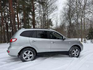 Grey Hyundai Santa Fe 2007 in Utena, with an engine capacity of 2.19 L and mileage of 215 thousand km for 4200 €, photo 32 on AUTOMOTO.COM.LV