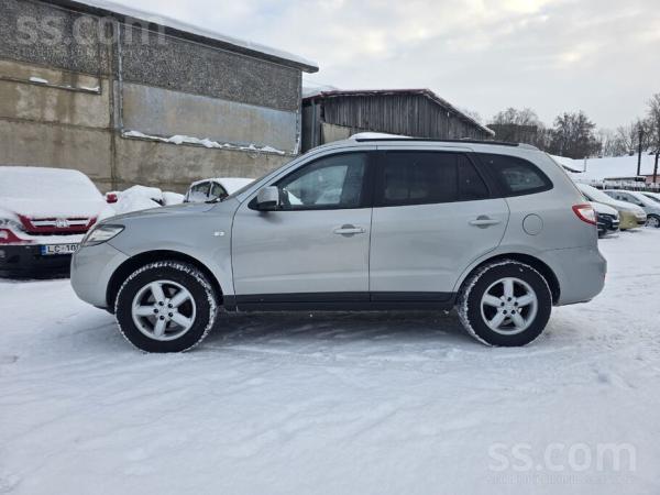 Grey Hyundai Santa Fe 2007 in Rezekne, with an engine capacity of 2.20 L and mileage of 0 thousand km for 4290 €, photo 1 on AUTOMOTO.COM.LV