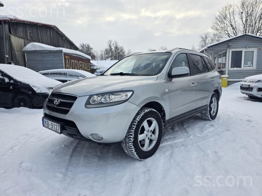 Grey Hyundai Santa Fe 2007 in Rezekne, with an engine capacity of 2.20 L and mileage of 0 thousand km for 4290 €, photo 3 on AUTOMOTO.COM.LV