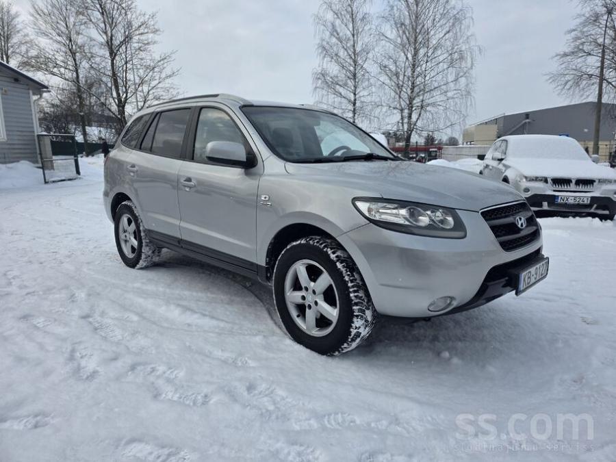 Grey Hyundai Santa Fe 2007 in Rezekne, with an engine capacity of 2.20 L and mileage of 0 thousand km for 4290 €, photo 4 on AUTOMOTO.COM.LV