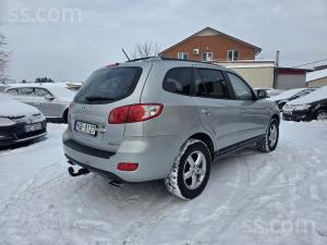 Grey Hyundai Santa Fe 2007 in Rezekne, with an engine capacity of 2.20 L and mileage of 0 thousand km for 4290 €, photo 5 on AUTOMOTO.COM.LV