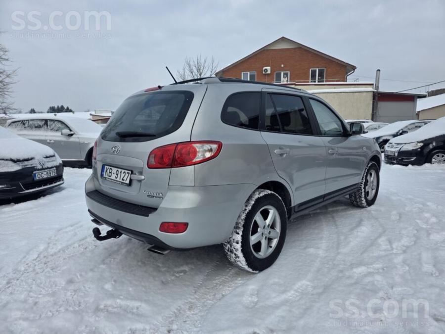 Grey Hyundai Santa Fe 2007 in Rezekne, with an engine capacity of 2.20 L and mileage of 0 thousand km for 4290 €, photo 5 on AUTOMOTO.COM.LV