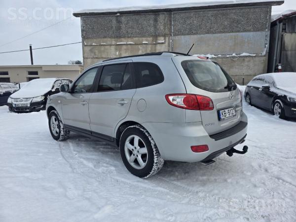 Grey Hyundai Santa Fe 2007 in Rezekne, with an engine capacity of 2.20 L and mileage of 0 thousand km for 4290 €, photo 6 on AUTOMOTO.COM.LV