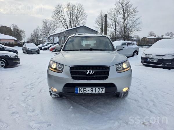 Grey Hyundai Santa Fe 2007 in Rezekne, with an engine capacity of 2.20 L and mileage of 0 thousand km for 4290 €, photo 7 on AUTOMOTO.COM.LV