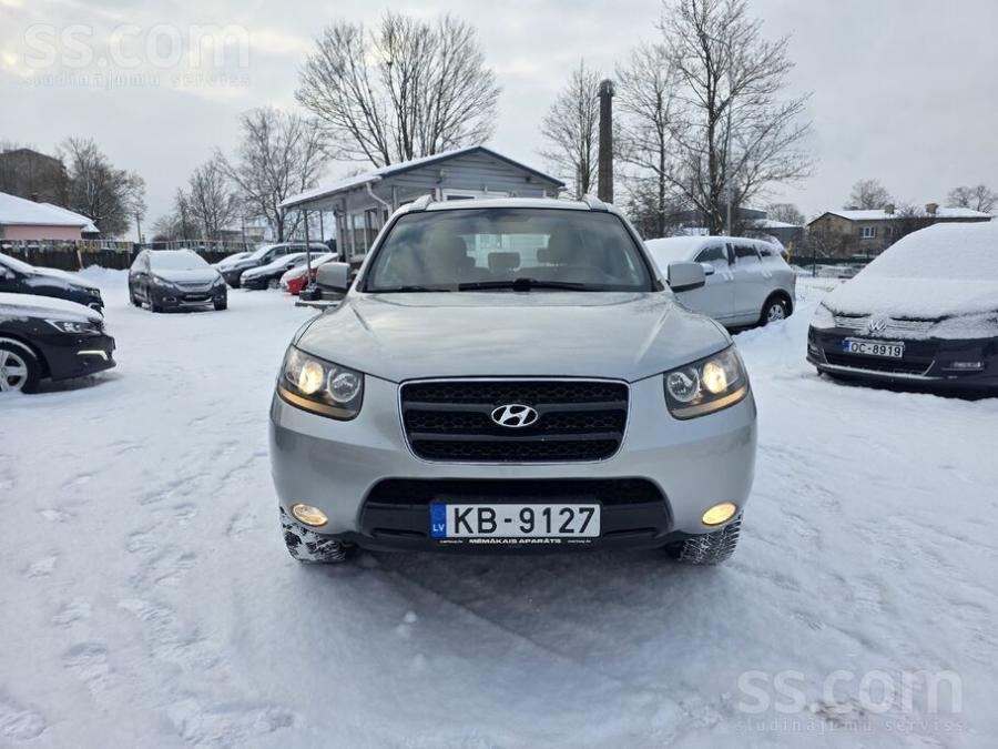 Grey Hyundai Santa Fe 2007 in Rezekne, with an engine capacity of 2.20 L and mileage of 0 thousand km for 4290 €, photo 7 on AUTOMOTO.COM.LV