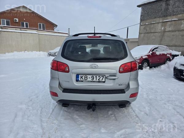 Grey Hyundai Santa Fe 2007 in Rezekne, with an engine capacity of 2.20 L and mileage of 0 thousand km for 4290 €, photo 8 on AUTOMOTO.COM.LV
