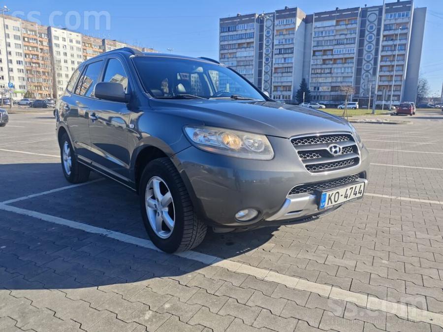 Pelēks Hyundai Santa Fe 2007 Rīga, ar dzinēja tilpumu 2.20 L un nobraukumu 296 tūkst. km par 3700 €, foto 1 vietnē AUTOMOTO.COM.LV