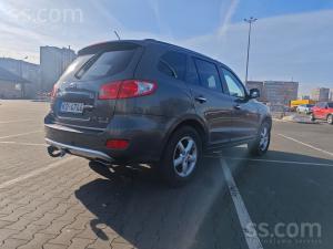 Pelēks Hyundai Santa Fe 2007 Rīga, ar dzinēja tilpumu 2.20 L un nobraukumu 296 tūkst. km par 3700 €, foto 3 vietnē AUTOMOTO.COM.LV
