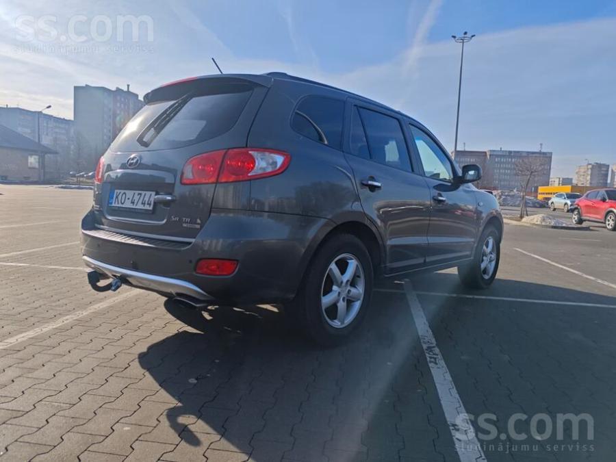 Pelēks Hyundai Santa Fe 2007 Rīga, ar dzinēja tilpumu 2.20 L un nobraukumu 296 tūkst. km par 3700 €, foto 3 vietnē AUTOMOTO.COM.LV