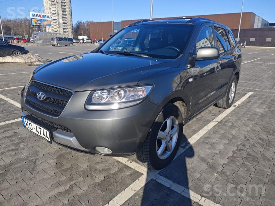 Pelēks Hyundai Santa Fe 2007 Rīga, ar dzinēja tilpumu 2.20 L un nobraukumu 296 tūkst. km par 3700 €, foto 4 vietnē AUTOMOTO.COM.LV