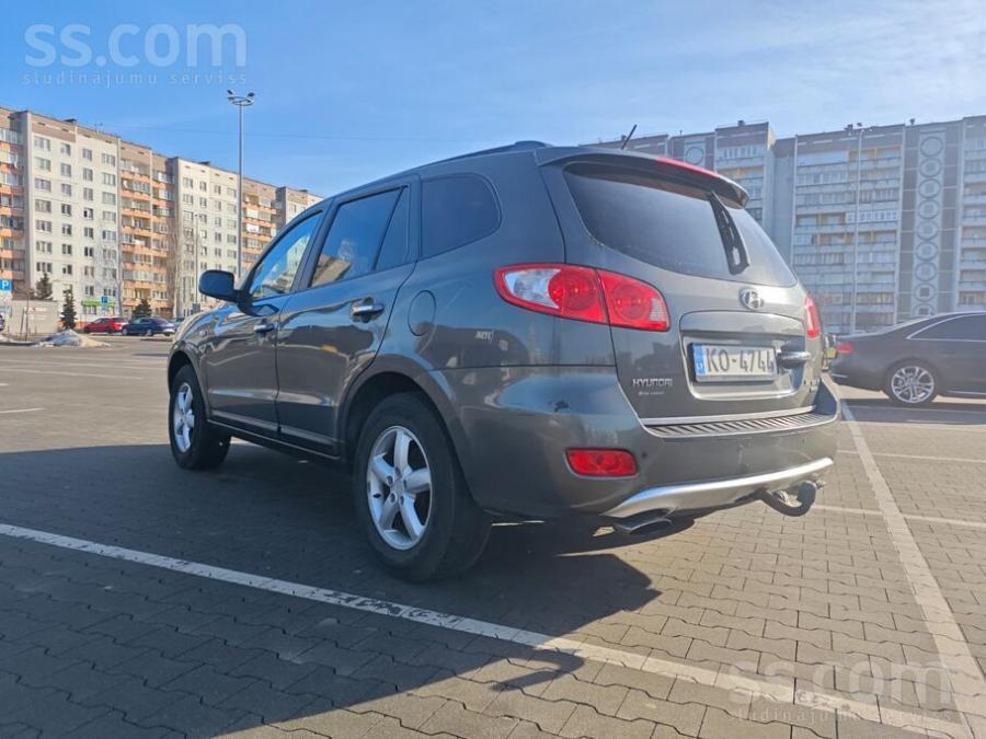 Pelēks Hyundai Santa Fe 2007 Rīga, ar dzinēja tilpumu 2.20 L un nobraukumu 296 tūkst. km par 3700 €, foto 5 vietnē AUTOMOTO.COM.LV