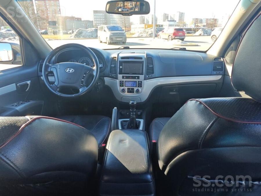 Pelēks Hyundai Santa Fe 2007 Rīga, ar dzinēja tilpumu 2.20 L un nobraukumu 296 tūkst. km par 3700 €, foto 6 vietnē AUTOMOTO.COM.LV