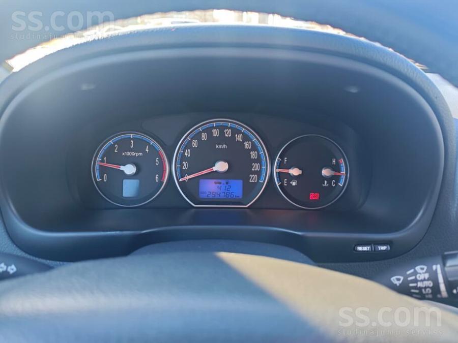 Pelēks Hyundai Santa Fe 2007 Rīga, ar dzinēja tilpumu 2.20 L un nobraukumu 296 tūkst. km par 3700 €, foto 7 vietnē AUTOMOTO.COM.LV
