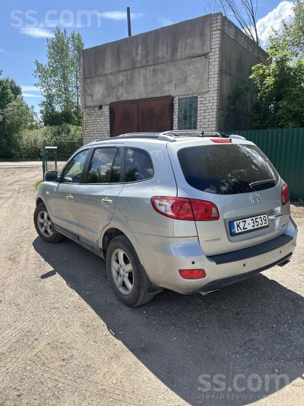 Grey Hyundai Santa Fe 2007 in Daugavpils, with an engine capacity of 2.20 L and mileage of 323 thousand km for 3650 €, photo 7 on AUTOMOTO.COM.LV
