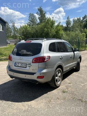 Pelēks Hyundai Santa Fe 2007 Daugavpils, ar dzinēja tilpumu 2.20 L un nobraukumu 323 tūkst. km par 3600 €, foto 5 vietnē AUTOMOTO.COM.LV