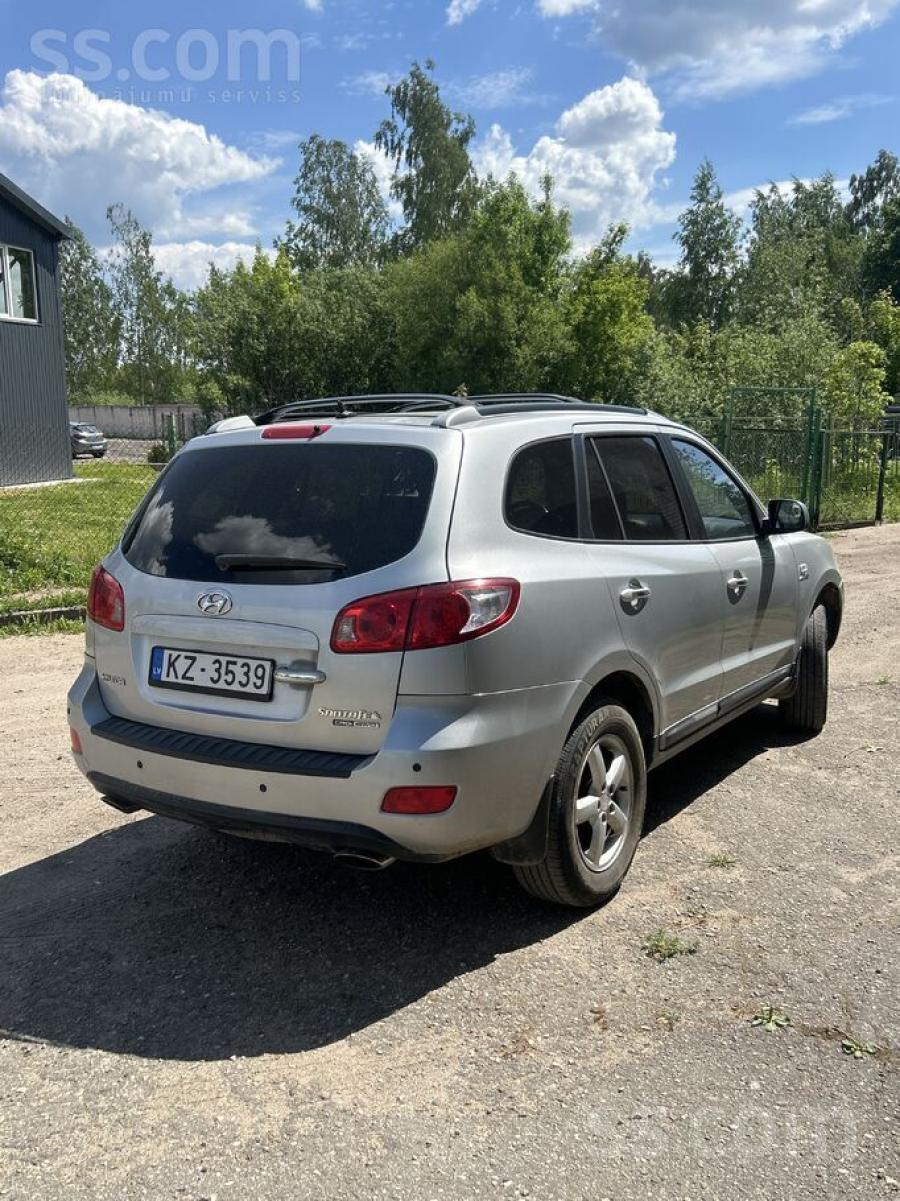 Pelēks Hyundai Santa Fe 2007 Daugavpils, ar dzinēja tilpumu 2.20 L un nobraukumu 323 tūkst. km par 3600 €, foto 5 vietnē AUTOMOTO.COM.LV