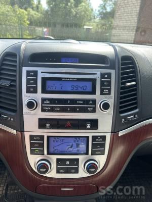 Pelēks Hyundai Santa Fe 2007 Daugavpils, ar dzinēja tilpumu 2.20 L un nobraukumu 323 tūkst. km par 3600 €, foto 10 vietnē AUTOMOTO.COM.LV