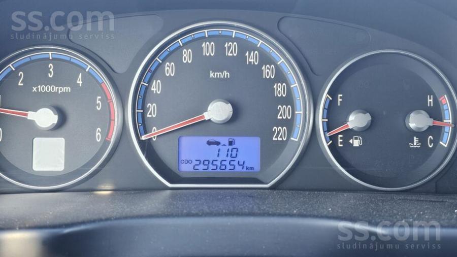 Pelēks Hyundai Santa Fe 2007 Rīga, ar dzinēja tilpumu 2.20 L un nobraukumu 295 tūkst. km par 3450 €, foto 7 vietnē AUTOMOTO.COM.LV