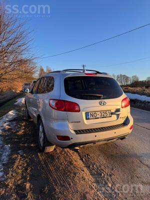 Pelēks Hyundai Santa Fe 2007 Rīga, ar dzinēja tilpumu 2.20 L un nobraukumu 251 tūkst. km par 3000 €, foto 4 vietnē AUTOMOTO.COM.LV
