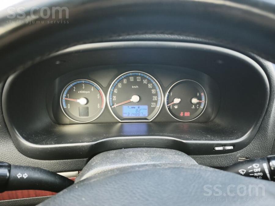 Grey Hyundai Santa Fe 2007 in Preili, with an engine capacity of 2.20 L and mileage of 315 thousand km for 3500 €, photo 10 on AUTOMOTO.COM.LV