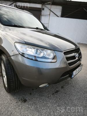Grey Hyundai Santa Fe 2007 in Preili, with an engine capacity of 2.20 L and mileage of 315 thousand km for 3500 €, photo 12 on AUTOMOTO.COM.LV