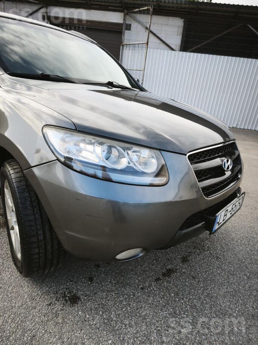Grey Hyundai Santa Fe 2007 in Preili, with an engine capacity of 2.20 L and mileage of 315 thousand km for 3500 €, photo 12 on AUTOMOTO.COM.LV