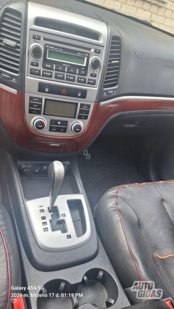 Grey Hyundai Santa Fe 2007 in Mazeikiai, with an engine capacity of 2.20 L and mileage of 226 thousand km for 2200 €, photo 3 on AUTOMOTO.COM.LV