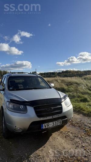 Grey Hyundai Santa Fe 2007 in Dobele, with an engine capacity of 2.20 L and mileage of 363 thousand km for 2000 €, photo  on AUTOMOTO.COM.LV