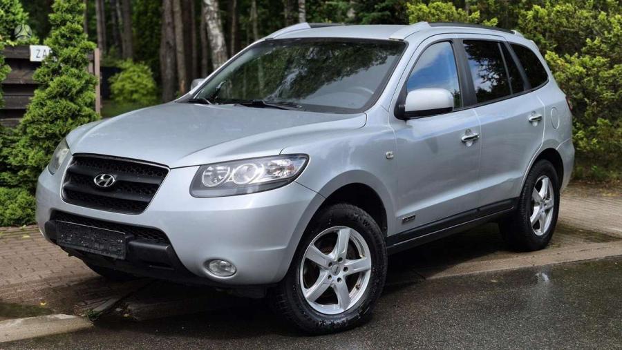 Grey Hyundai Santa Fe 2007 in Vilnius, with an engine capacity of 2.20 L and mileage of 205 thousand km for 3500 €, photo 1 on AUTOMOTO.COM.LV