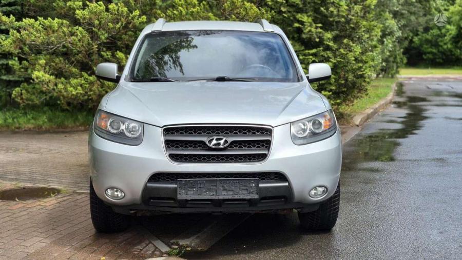 Grey Hyundai Santa Fe 2007 in Vilnius, with an engine capacity of 2.20 L and mileage of 205 thousand km for 3500 €, photo 3 on AUTOMOTO.COM.LV