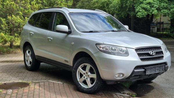 Pelēks Hyundai Santa Fe 2007 Viļņa, ar dzinēja tilpumu 2.20 L un nobraukumu 205 tūkst. km par 3500 €, foto 3 vietnē AUTOMOTO.COM.LV