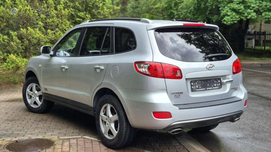 Grey Hyundai Santa Fe 2007 in Vilnius, with an engine capacity of 2.20 L and mileage of 205 thousand km for 3500 €, photo 8 on AUTOMOTO.COM.LV