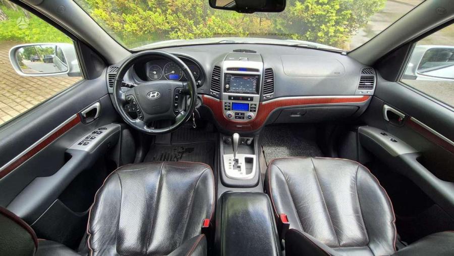 Grey Hyundai Santa Fe 2007 in Vilnius, with an engine capacity of 2.20 L and mileage of 205 thousand km for 3500 €, photo 12 on AUTOMOTO.COM.LV