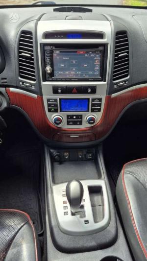 Grey Hyundai Santa Fe 2007 in Vilnius, with an engine capacity of 2.20 L and mileage of 205 thousand km for 3500 €, photo 15 on AUTOMOTO.COM.LV
