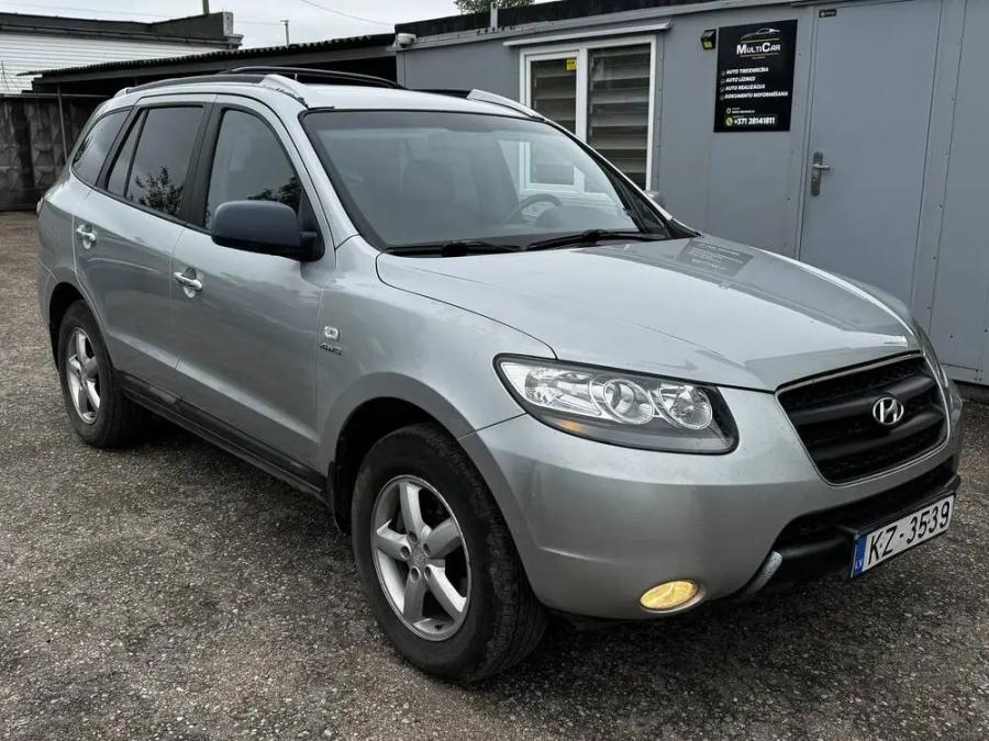 Pelēks Hyundai Santa Fe 2007 Daugavpils, ar dzinēja tilpumu 2.20 L un nobraukumu 323 tūkst. km par 3500 €, foto 1 vietnē AUTOMOTO.COM.LV