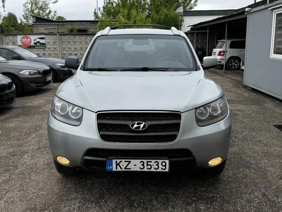 Pelēks Hyundai Santa Fe 2007 Daugavpils, ar dzinēja tilpumu 2.20 L un nobraukumu 323 tūkst. km par 3500 €, foto 3 vietnē AUTOMOTO.COM.LV