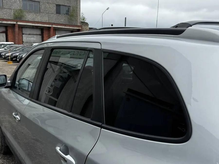 Pelēks Hyundai Santa Fe 2007 Daugavpils, ar dzinēja tilpumu 2.20 L un nobraukumu 323 tūkst. km par 3500 €, foto 9 vietnē AUTOMOTO.COM.LV