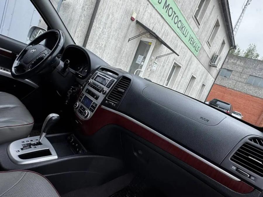 Pelēks Hyundai Santa Fe 2007 Daugavpils, ar dzinēja tilpumu 2.20 L un nobraukumu 323 tūkst. km par 3500 €, foto 11 vietnē AUTOMOTO.COM.LV