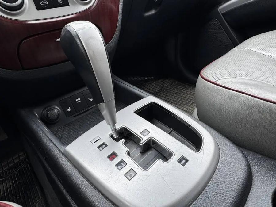 Pelēks Hyundai Santa Fe 2007 Daugavpils, ar dzinēja tilpumu 2.20 L un nobraukumu 323 tūkst. km par 3500 €, foto 13 vietnē AUTOMOTO.COM.LV
