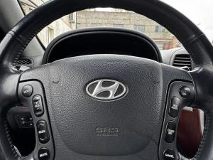 Pelēks Hyundai Santa Fe 2007 Daugavpils, ar dzinēja tilpumu 2.20 L un nobraukumu 323 tūkst. km par 3500 €, foto 14 vietnē AUTOMOTO.COM.LV