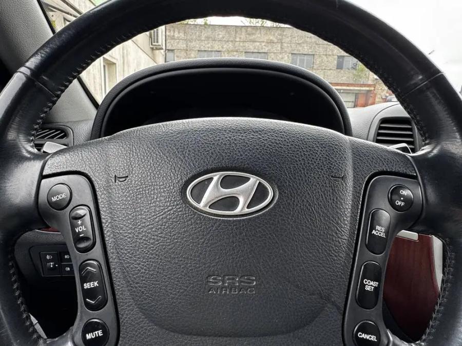 Pelēks Hyundai Santa Fe 2007 Daugavpils, ar dzinēja tilpumu 2.20 L un nobraukumu 323 tūkst. km par 3500 €, foto 14 vietnē AUTOMOTO.COM.LV