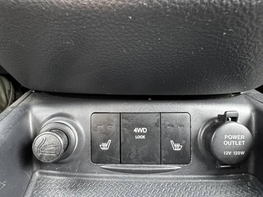 Pelēks Hyundai Santa Fe 2007 Daugavpils, ar dzinēja tilpumu 2.20 L un nobraukumu 323 tūkst. km par 3500 €, foto 16 vietnē AUTOMOTO.COM.LV